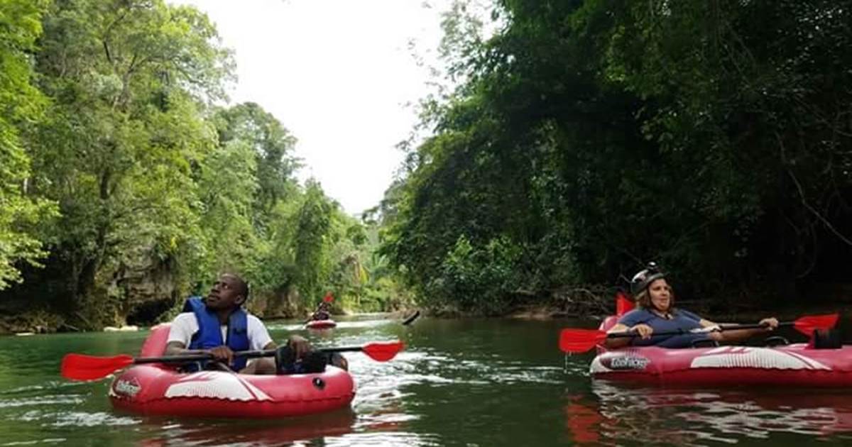Belize City Tours: Zipline and Cave Rafting/Tubing Tour