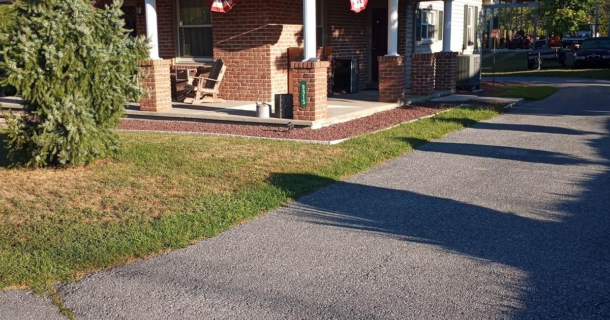 Large flat driveway, boondock, firepit, yard, mountain view - Bethel ...